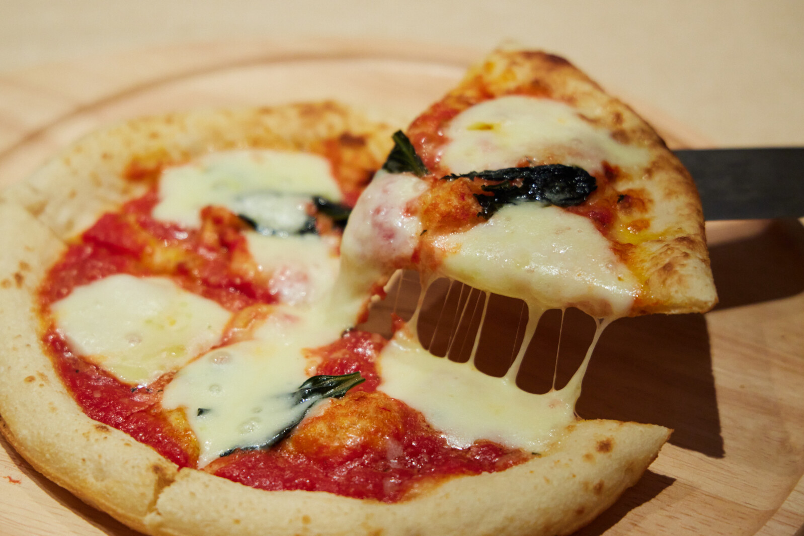 60年目記念商品！デルソーレ、その名も「THE PIZZA(ザ・ピザ)」マルゲリータ、トレンディなピスタチオピザ | FrozenFoodPress