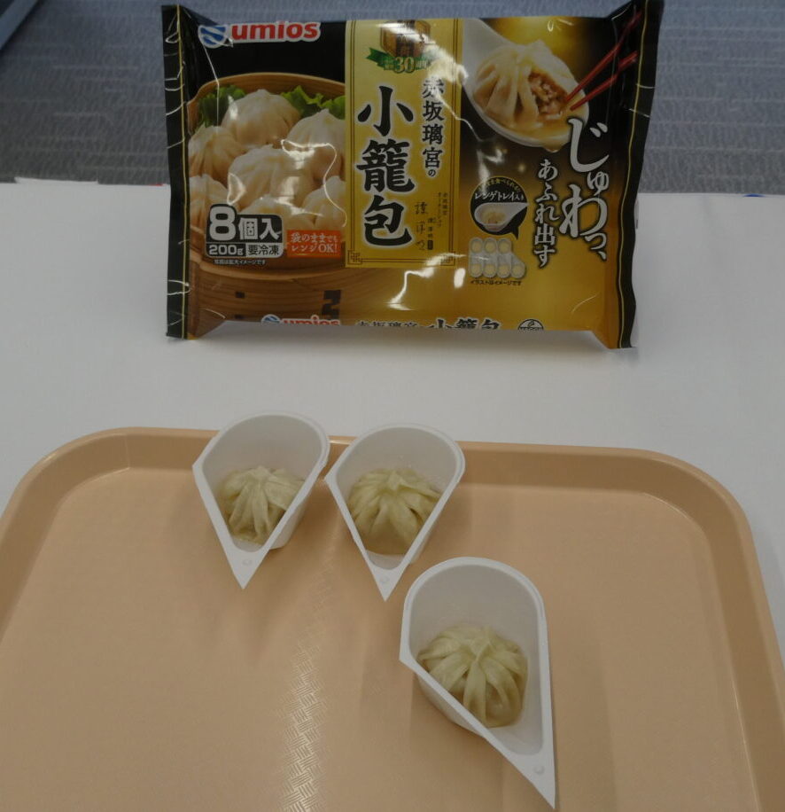 これはアイディア賞！ トレイがレンゲの小籠包新商品「新中華街 赤坂璃宮の小籠包」～マルハニチロ | FrozenFoodPress